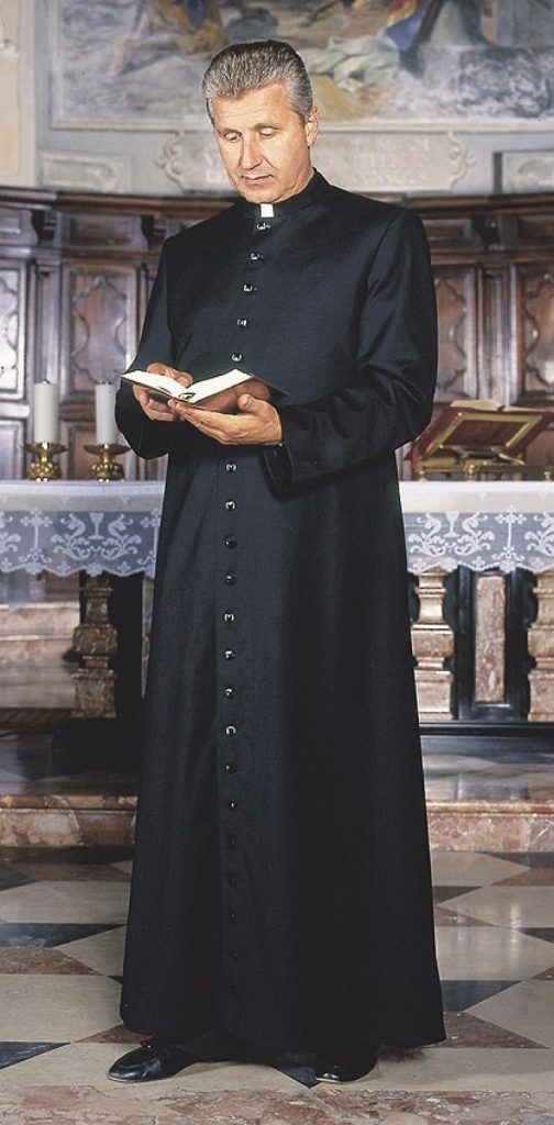 medium weight roman cassock - priest's clothing and Laboratorio Gruppo ...