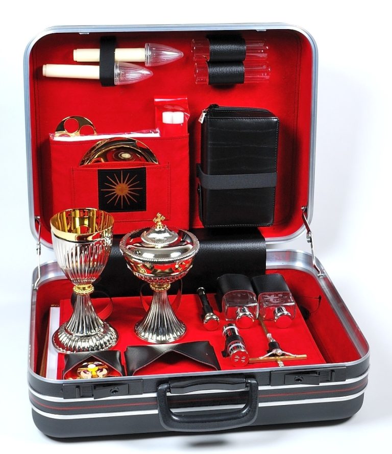 Mass Kit - Travel Mass kits and Laboratorio Gruppo Liturgico