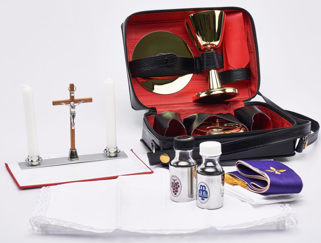 Travel Mass kit - Travel Mass kits and Laboratorio Gruppo Liturgico