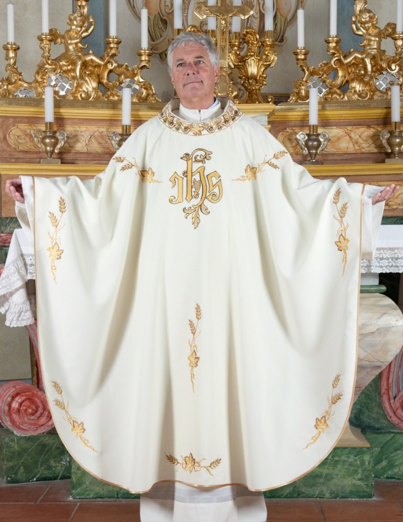 Chasuble - festive chasubles and Laboratorio Gruppo Liturgico