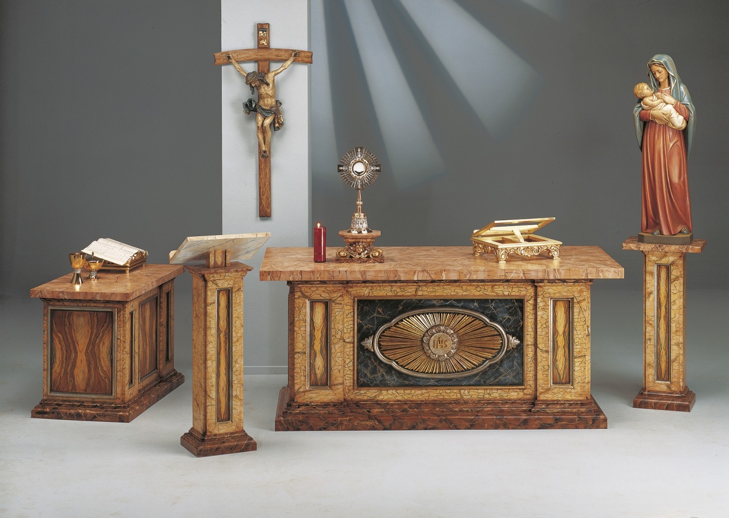 lectern - art 471, wooden ambos and Laboratorio Gruppo Liturgico